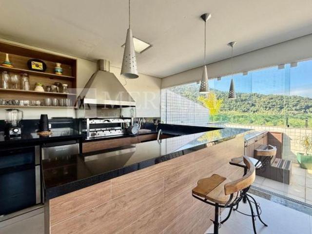 Cobertura à venda, Praia da Enseada, 2 Quartos, sendo 1 Suíte e Varanda Gourmet Mercuri Imóveis