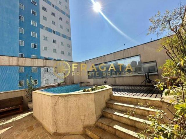 Cobertura a venda rua tranquila no Jardins com 204 m², 3 quartos sendo 2 suítes com 2 vagas de garag