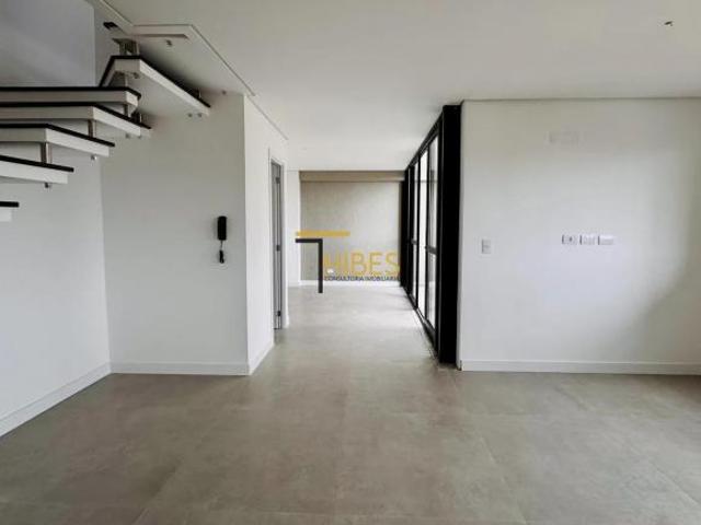 Cobertura agua verde, 3 dormitórios sendo, 1 suíte, 134m² privativos, 2 vagas garagem