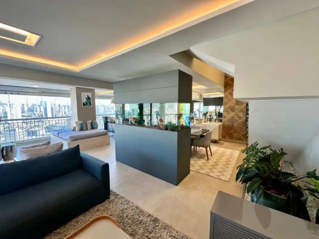 Cobertura Assobradada / Barra Funda / 176m² / 3 dormitórios/ sendo 3 Suítes / 3 vagas de Garagem