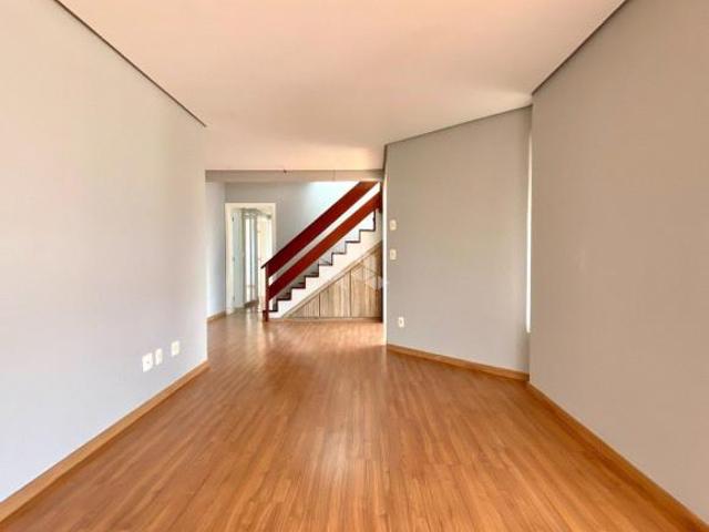 COBERTURA DE 3 DORMITÓRIOS E 4 VAGAS NO JARDIM LINDÓIA