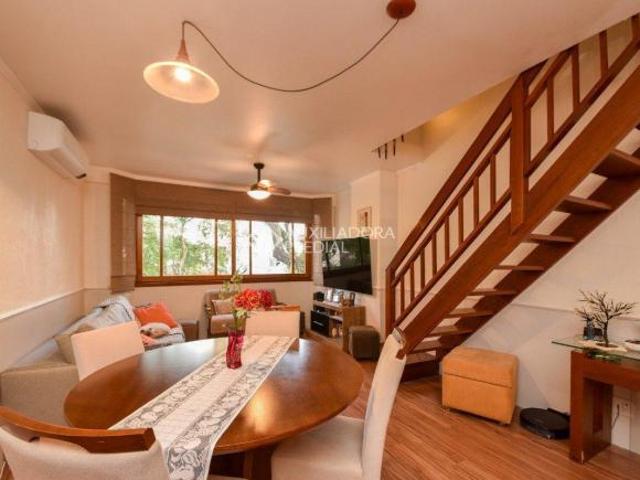 Cobertura 3 dormitórios 142m² no Petrópolis com terraço, piscina e 2 vagas