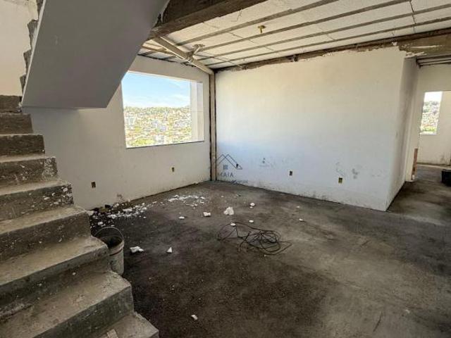 Cobertura de 3 quartos e 3 vagas no Santa Cruz