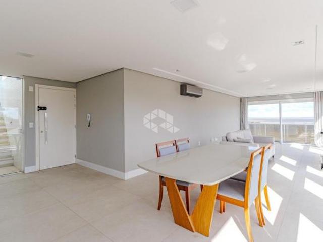 Cobertura de 3 suítes, 3 garagens, piscina, enfrente ao Guaíba