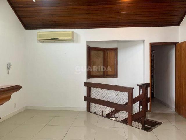 Cobertura de 03 dormitórios, sendo 01 suíte no bairro Petrópolis COD: 17708