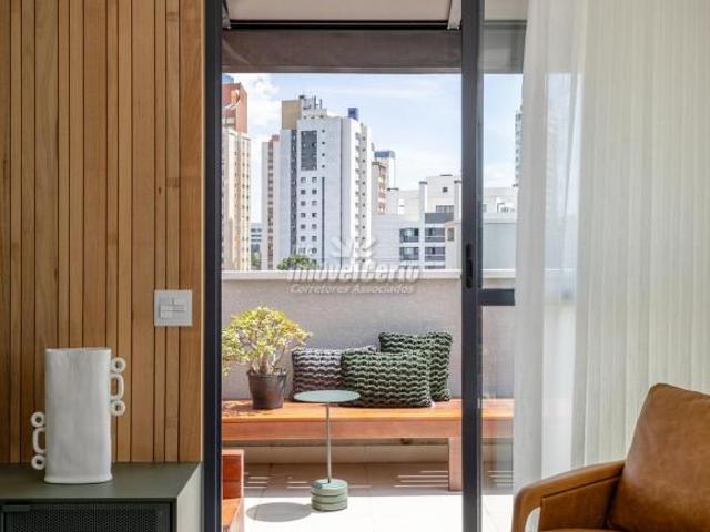 Cobertura de 136 m² totalmente decorada e mobiliad