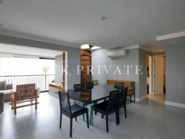 Cobertura de 140m²  2 Dormitórios  1 Suíte  2 vagas de garagem. Com ar condicionado