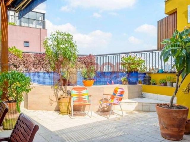 Cobertura de 230m2, com 3 suites, 3 vagas de garagem com piscina, em Moema Pássaros