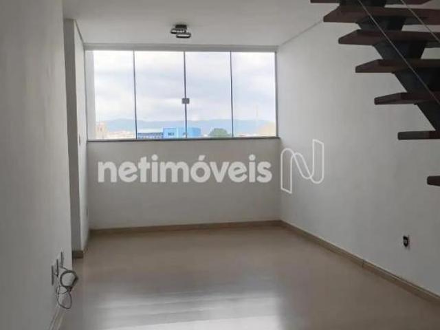 Cobertura de 2/4 em prédio individual com elevador e 2 vagas
