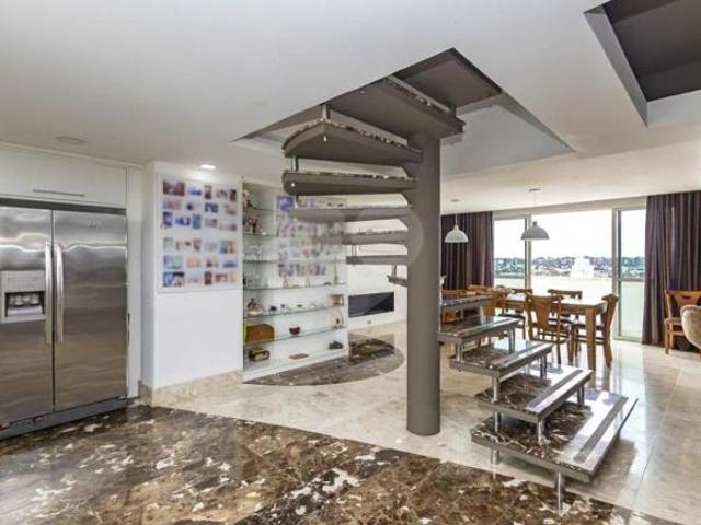 Cobertura de 288m² a venda no Alto da Glória