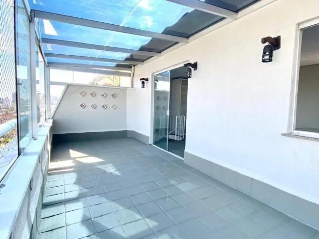 Cobertura de 2 dormitórios com terraço e vista panorâmica