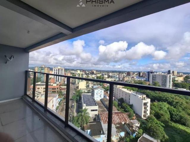Cobertura de 4 dormitórios, sendo 2 suítes no bairro Medianeira em Santa Maria