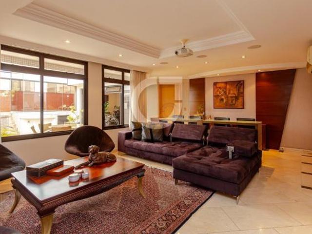 Cobertura de alto padrão com 250.86 m² privativa n
