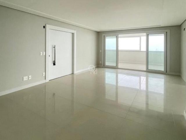 Cobertura de Alto Padrão no 26º Andar com Vista Deslumbrante no Madureira