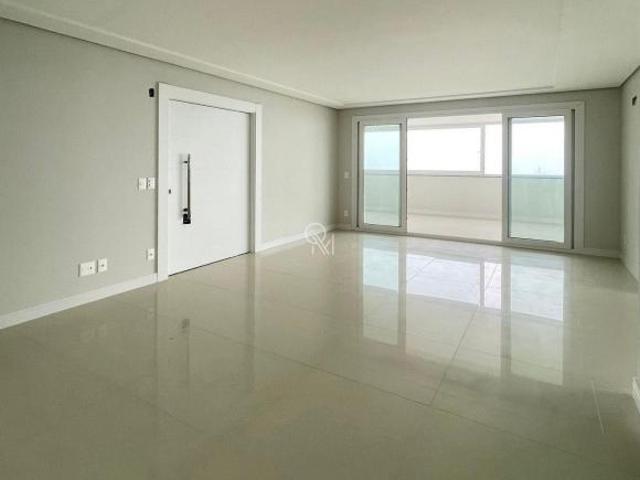Cobertura de Alto Padrão no 26º Andar com Vista Deslumbrante no Madureira