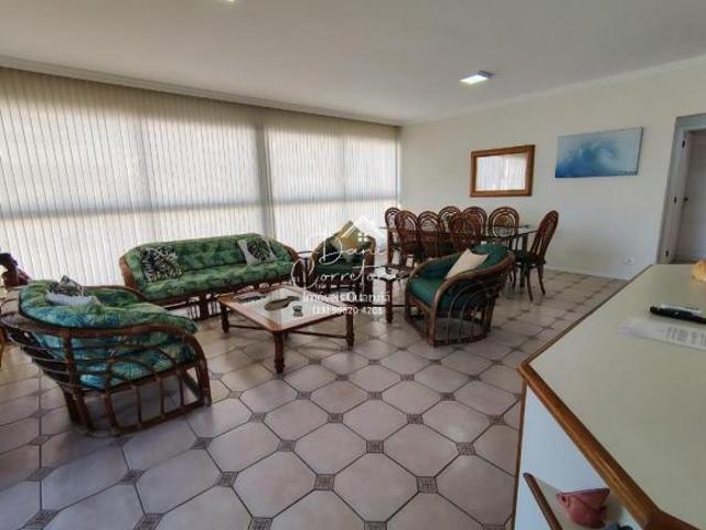 Cobertura de luxo à venda entregando: 3 quartos, 1 suíte, 2 banheiros, 2 vagas de garagem e 216m² de