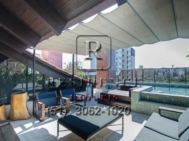 Cobertura de luxo em Petrópolis: 3 quartos, 3 suítes, 3 salas, 2 banheiros, 2 vagas, 373m². Imperdív