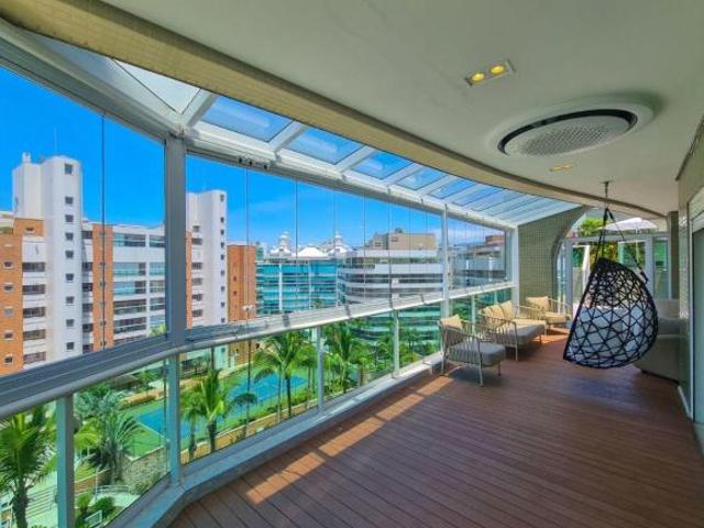 Cobertura de Luxo na Riviera com Piscina Aquecida e Vista para o Mar