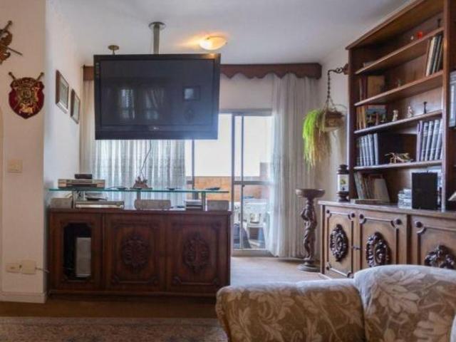 Cobertura de Luxo na Saúde: 3 Quartos, 1 Suíte, 2 Banheiros, 2 Vagas de Garagem