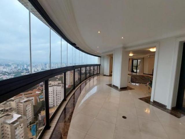 Cobertura de luxo no Alto da Lapa: 4 quartos, 2 suítes, 3 salas, 8 banheiros, 5