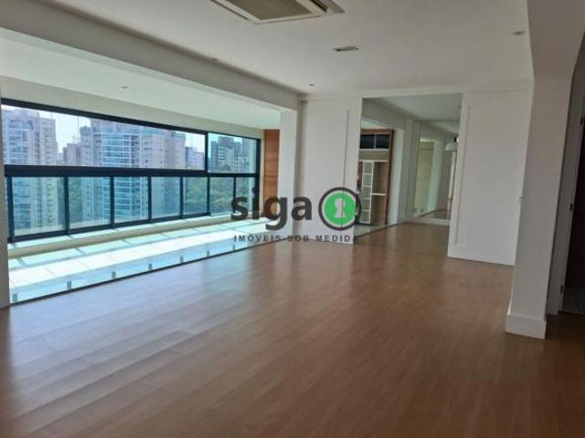 Cobertura de Luxo no Condomínio Villagio Panamby, Sofisticação, Conforto e Vista Deslumbrante