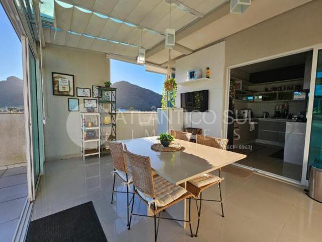 COBERTURA DECORADA E MOBILIADA NO BALNEÁRIO CAIOBÁ, MATINHOS PR