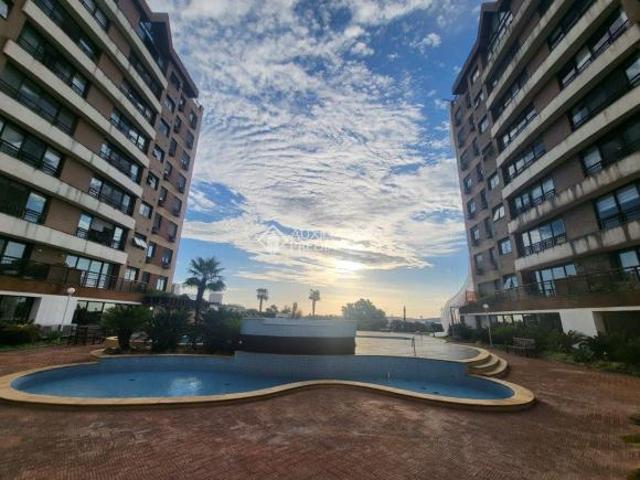 COBERTURA DESLUMBRANTE COM VISTA PARA O RIO E NA PARTE COMERCIAL DO BAIRRO TRISTEZA