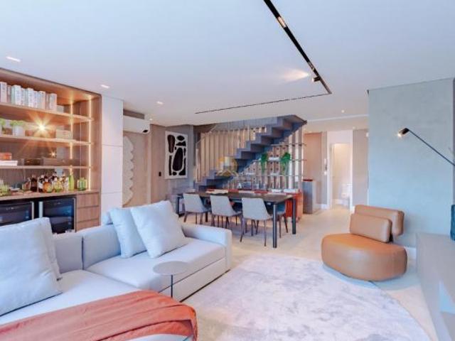Cobertura Duplex Mobiliada à Venda em Curitiba, Cabral: 3 Suítes e 3 Vagas de Garagem, 216,00m²
