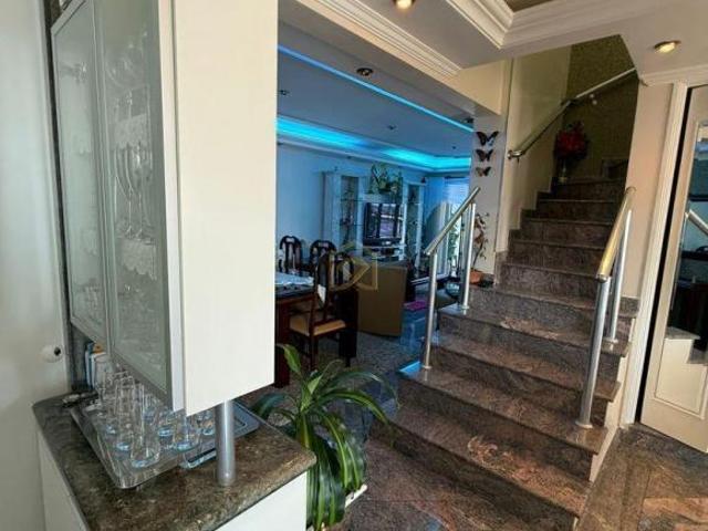 Cobertura duplex mobiliada com vista para o mar com piscina no bairro da tupi