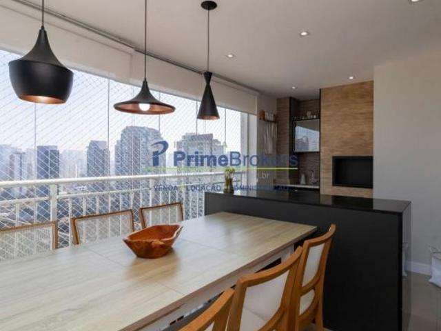 Cobertura duplex mobiliada no Brooklin com amplo terraço e vista livre