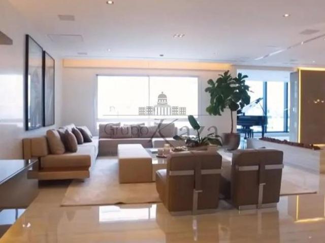 Cobertura Duplex Moema 4 Suítes 800m²