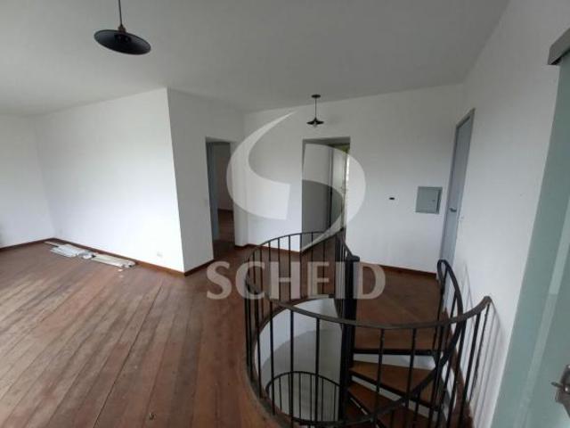 Cobertura duplex na vila Clementino 5 quartos sendo 3 suítes, 4 vagas. Local seguro, aceita pets