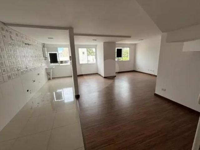 Cobertura Duplex no Juvevê: 2 Suítes, Terraço Privativo e Localização Nobre