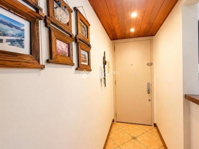 Cobertura Duplex no Partenon: Seu Refúgio com Churrasqueira, 2 Vagas + Depósito e Vista Privilegiada