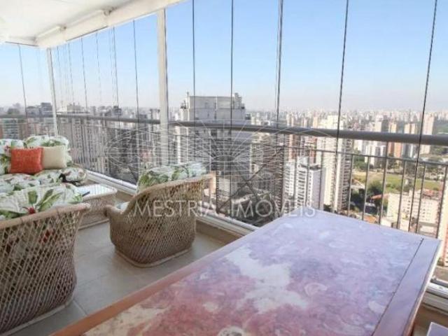 Cobertura duplex! No tamanho ideal, a vista é belíssima de 360º graus para todos os cantos da cida