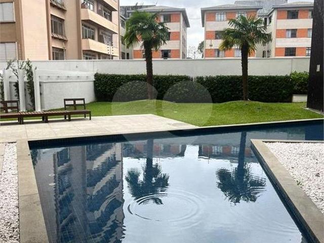 Cobertura Duplex no Wizz Iguaçu: Tecnologia de Ponta e Luxo no Batel