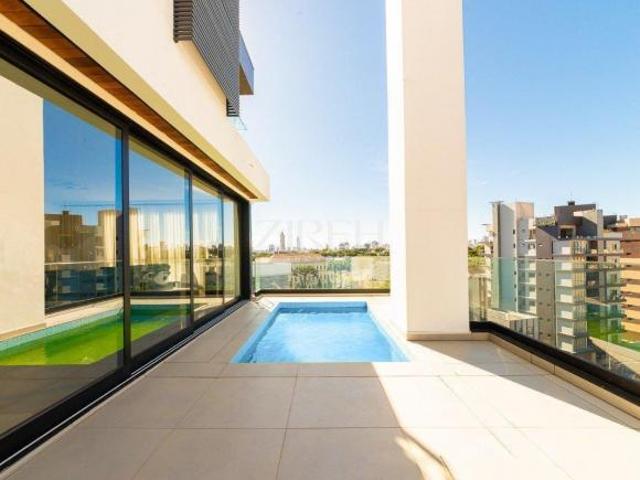 COBERTURA DUPLEX À VENDA COM 4 SUÍTES E 4 VAGAS DE GARAGEM NO BATEL