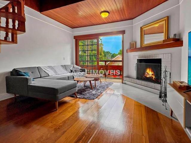 Cobertura Duplex à Venda | Capivari, Campos do Jordão — 3 Suítes e Lareira