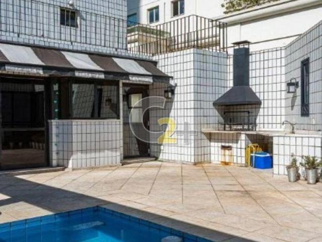Cobertura duplex à venda em Higienópolis com 2 suítes e 3 vagas