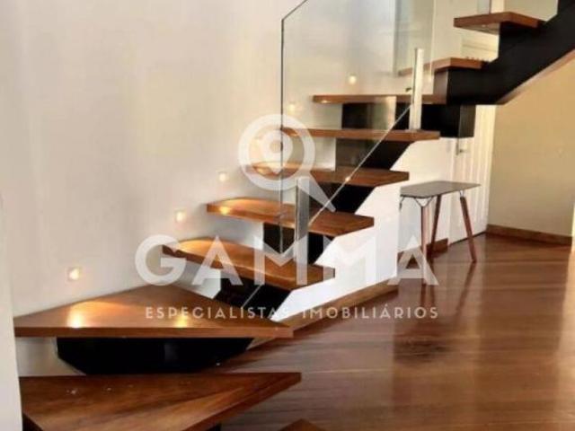 Cobertura duplex à venda em Pinheiros com 210 m², 3 dormitórios, sendo 2 suítes e 3 vagas de garagem