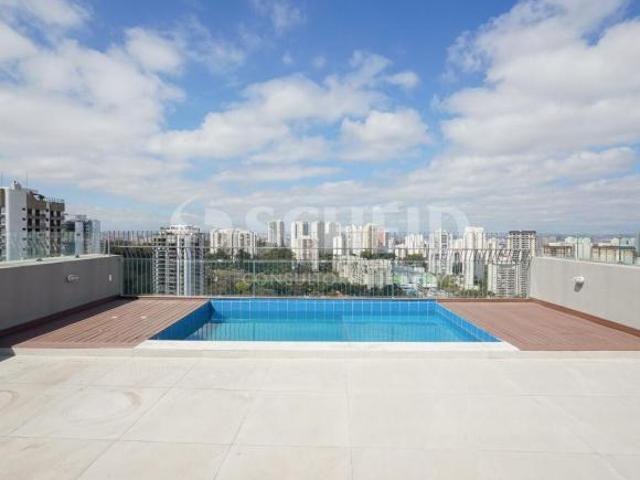 Cobertura duplex à venda no Alto da Boa Vista com 4 suítes, piscina, churrasqueira, lareira, 4 vagas