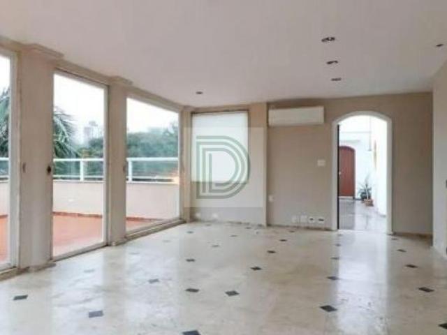 Cobertura Duplex à Venda no Alto de Pinheiros | 240 m² | 3 Suítes | Terraço com Churrasqueira | 3 Va