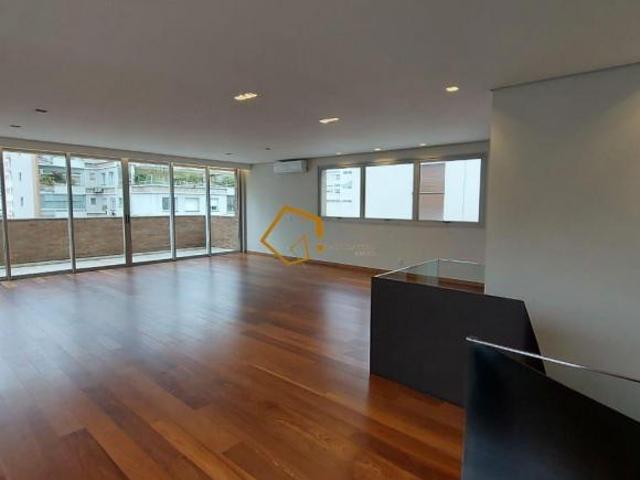 Cobertura duplex à venda no Jardins