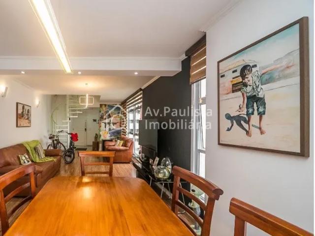 Cobertura duplex a venda no Paraíso! Excelente rua, tranquila, arborizada. 200m2, 3 quartos, 1 vaga