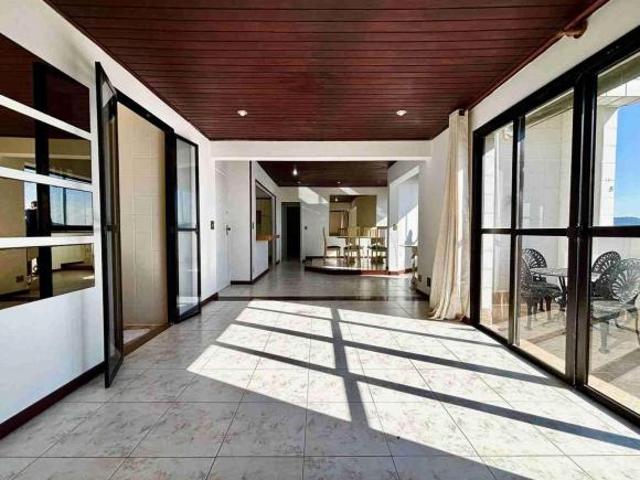 Cobertura Duplex à Venda no Tombo no Guarujá | QVista Inteligência Imobiliári.
