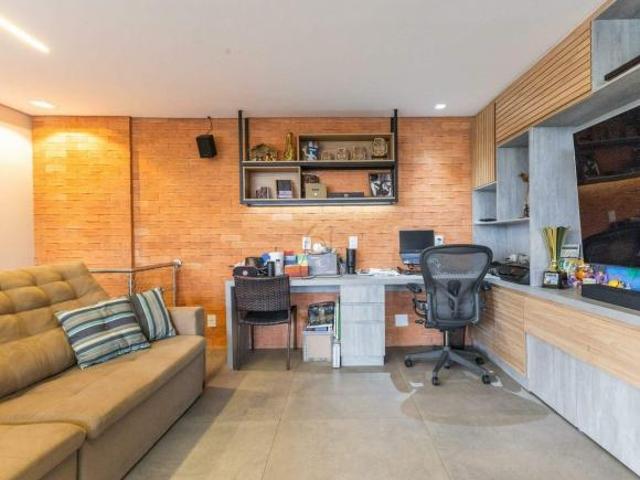 Cobertura duplex à venda na SQN 212 Asa Norte com 178m², reformada e 2 vagas