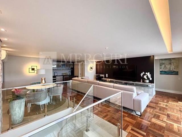 Cobertura Duplex à venda na Praia da Enseada em Guarujá