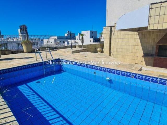 Cobertura duplex à venda na praia de Pitangueiras em Guarujá
