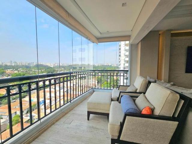 Cobertura duplex à venda na Vila Nova Conceição São Paulo