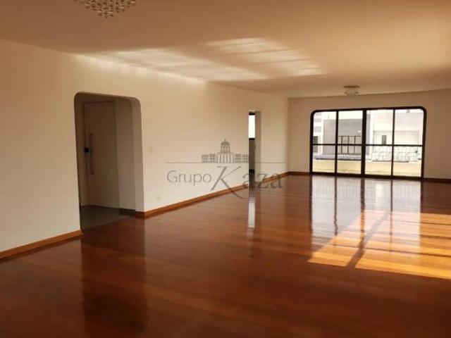 Cobertura Duplex Alto da Boa Vista 6 Suítes 647m²